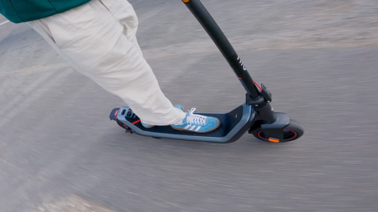 NIU KQi3 Max Review: Gold Standard of Commuter Scooters